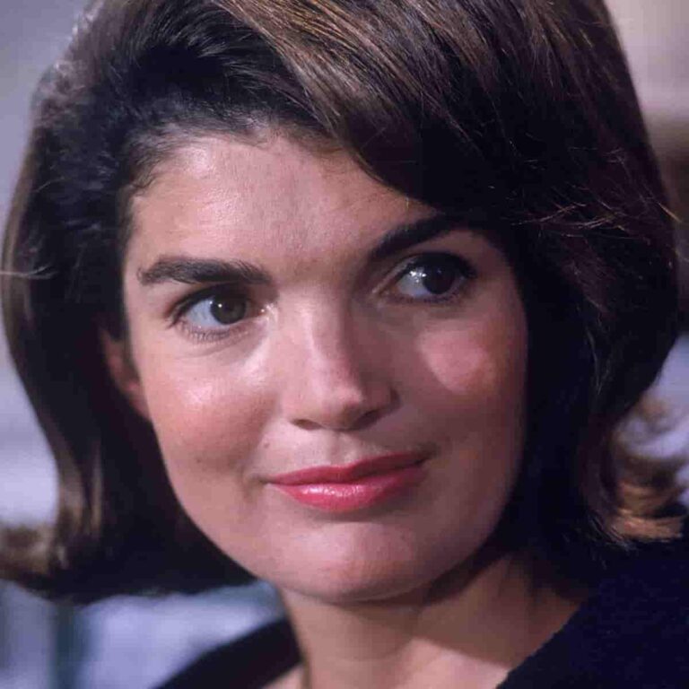 Square Face Personality in Face Reading - Wisdom Tavern